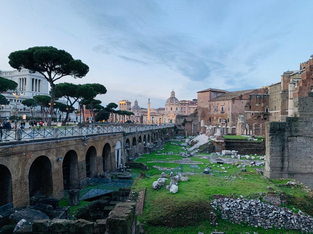 Visita guidata dei Fori Imperiali (Cesare e Traiano) e del Foro Romano ...